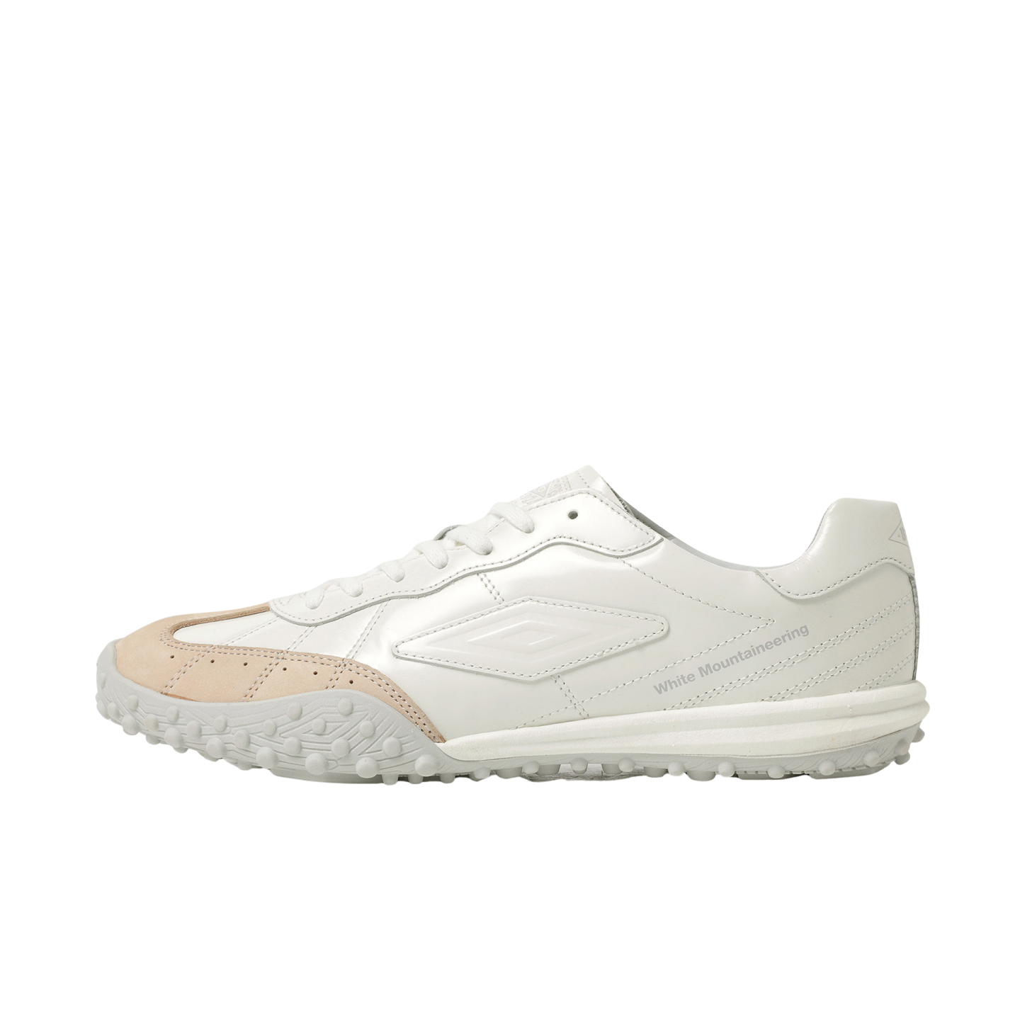 화이트 마운티니어링 x 엄브로 퍼스트 조거 화이트 UQ123CCU21-WHT | UMBRO - 슈프라이즈