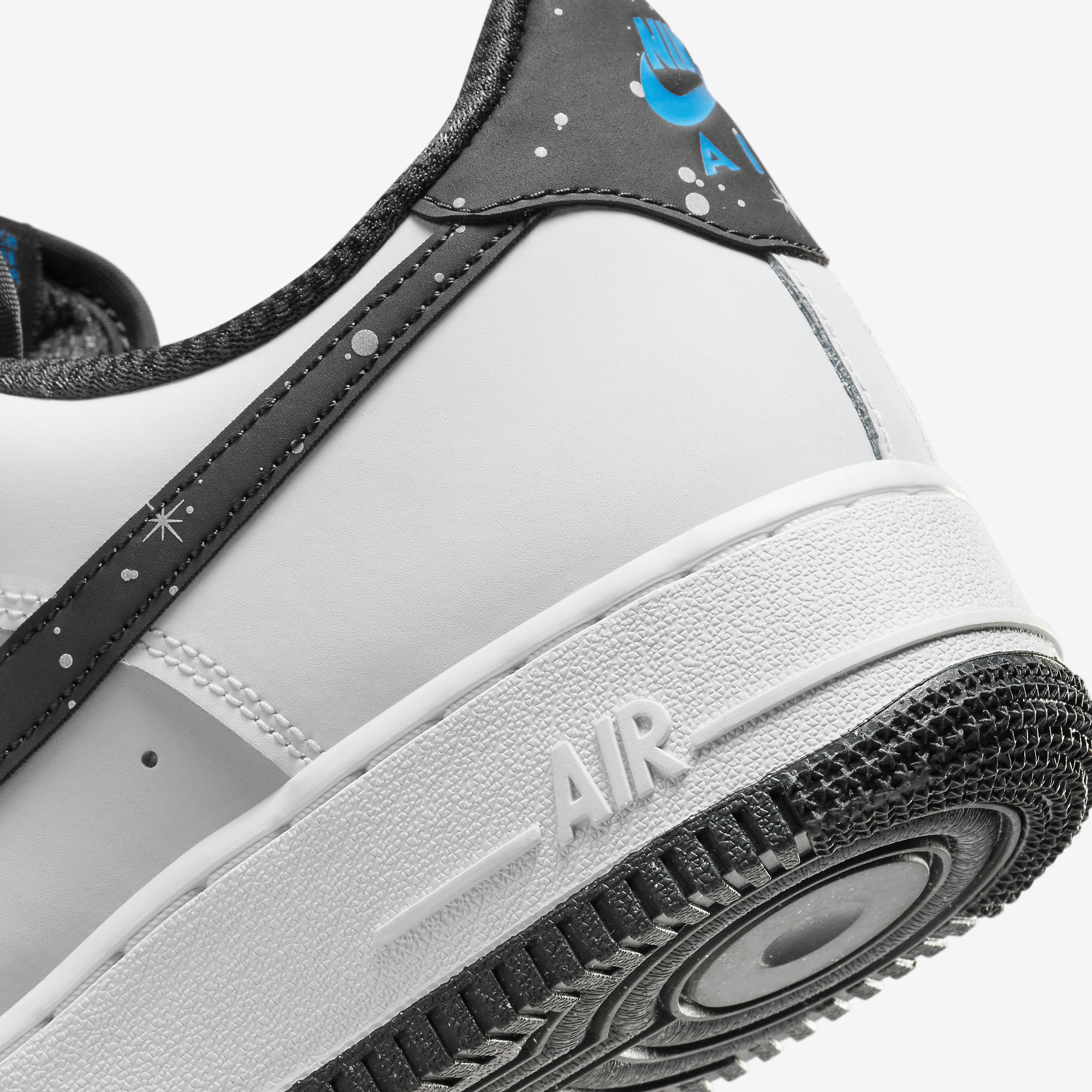 나이키 에어 포스 1 '07 써밋 화이트 앤트러사이트 포톤 더스트