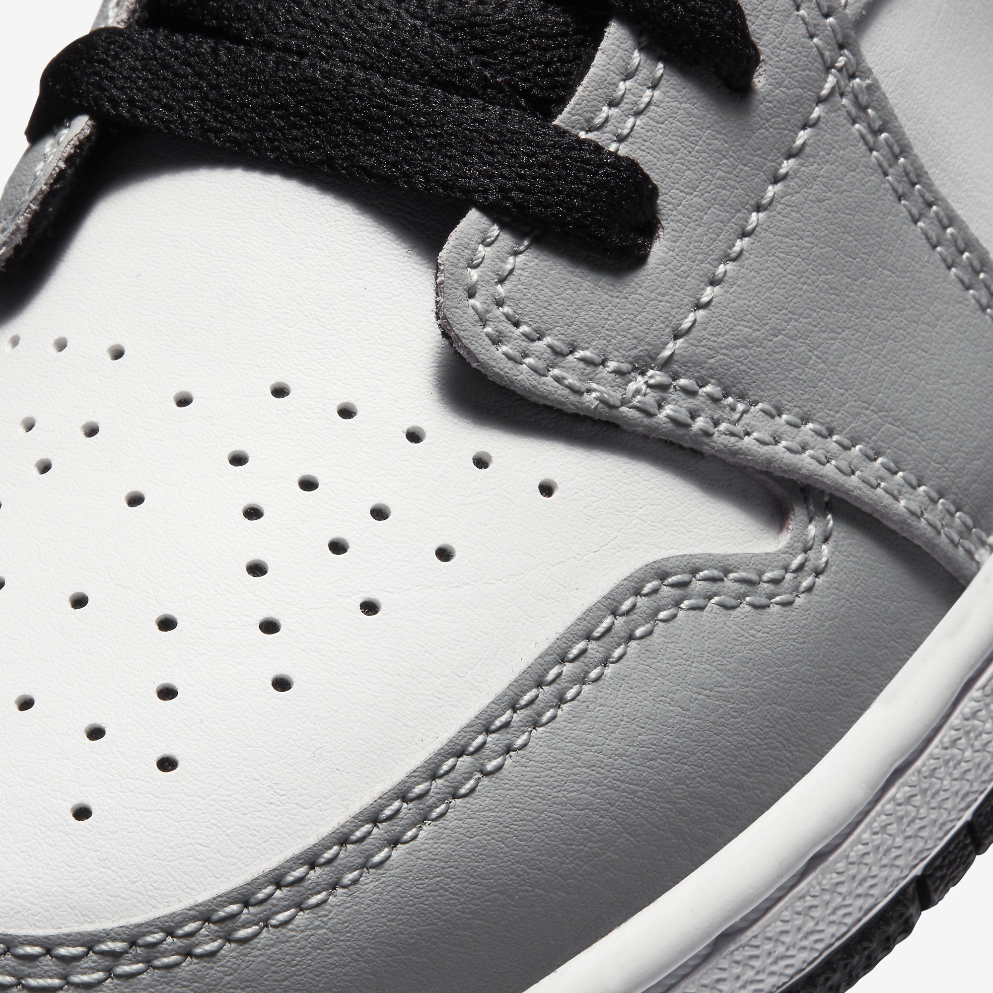 에어 조던 1 로우 라이트 스모크 그레이 GS 553560-030 | JORDAN - 슈프라이즈