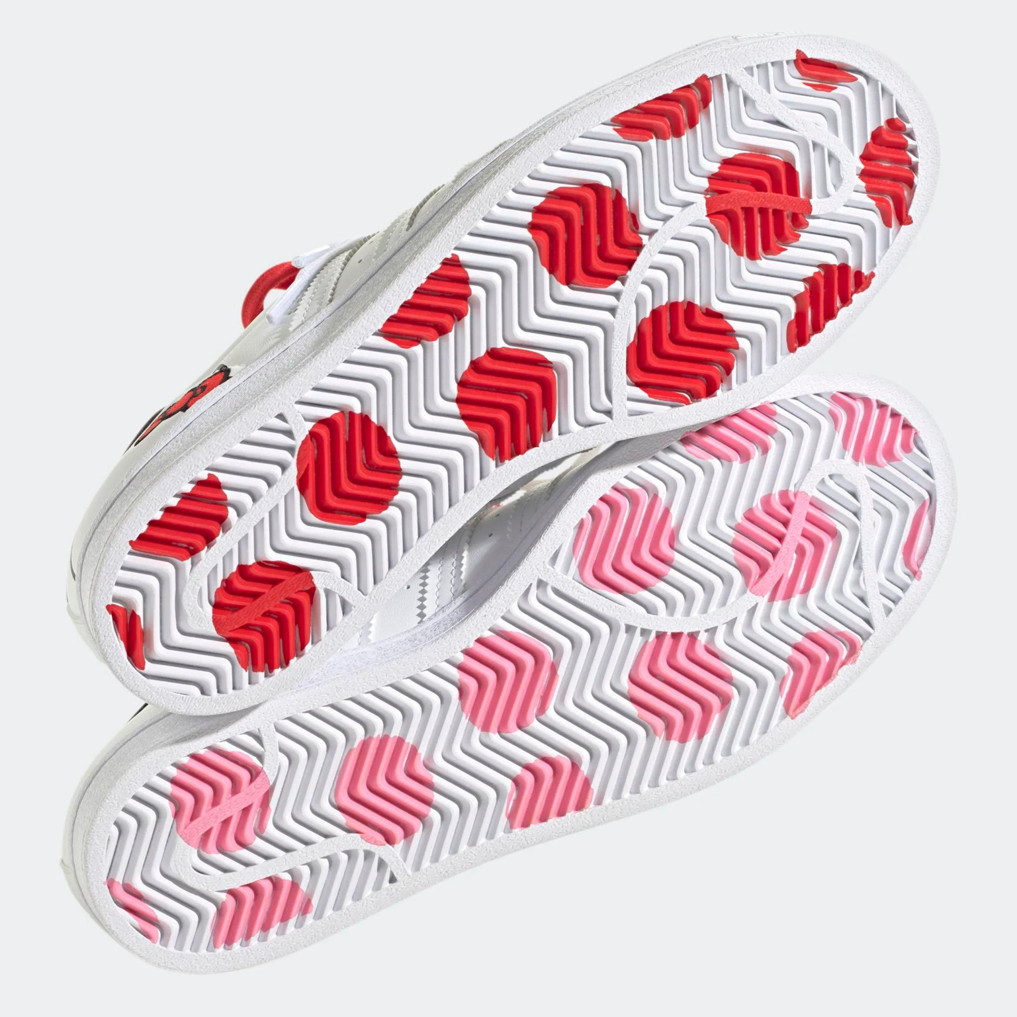 헬로 키티 x 아디다스 오리지널스 슈퍼스타