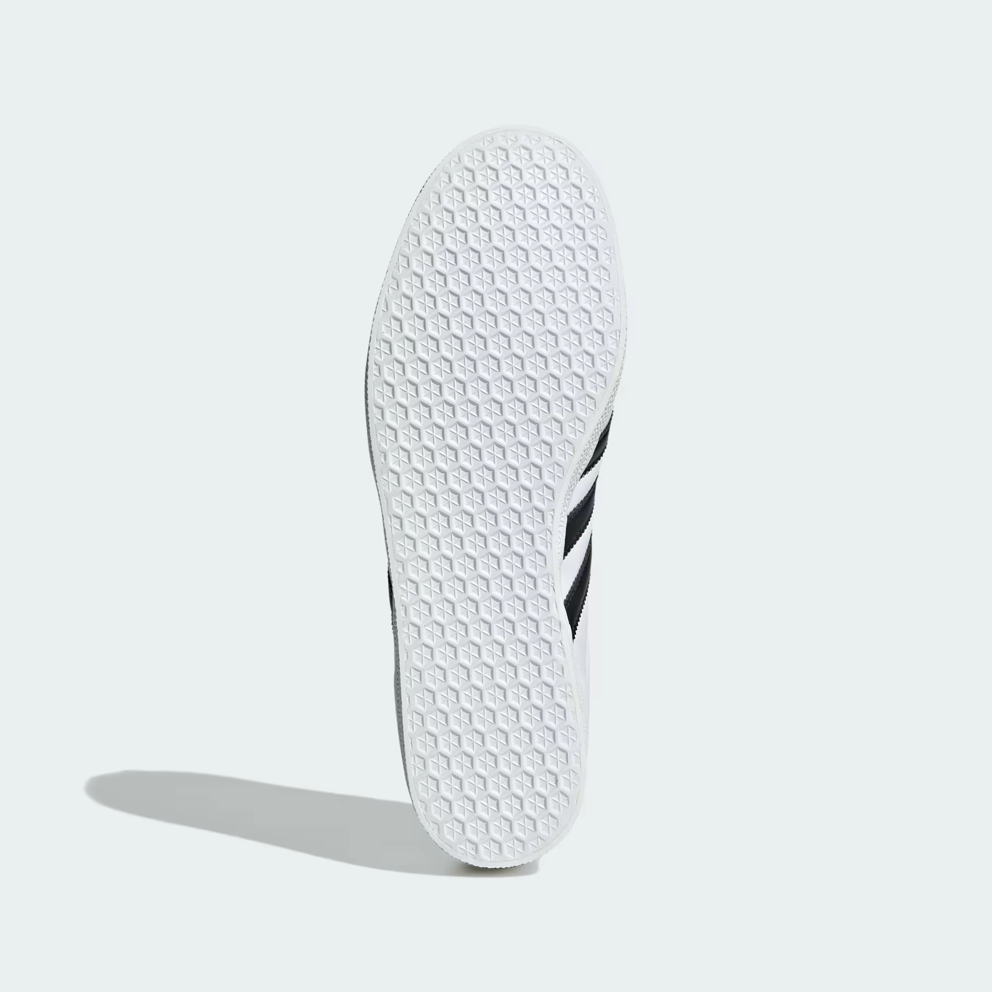 유벤투스 FC x 아디다스 오리지널스 가젤 클라우드 화이트 코어 블랙 IG6437 | ADIDAS ORIGINALS - 슈프라이즈