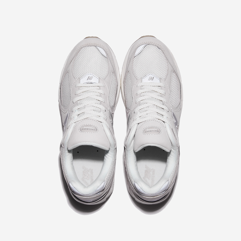 뉴발란스 2002R 화이트 아이보리 M2002RAA | NEW BALANCE - 슈프라이즈