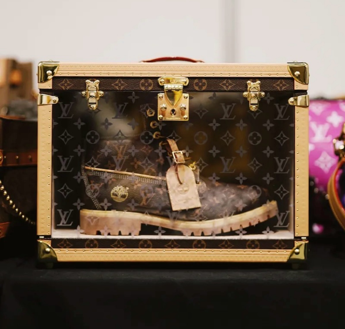 루이비통 x 팀버랜드 24FW 컬렉션 - 슈프라이즈 컬처